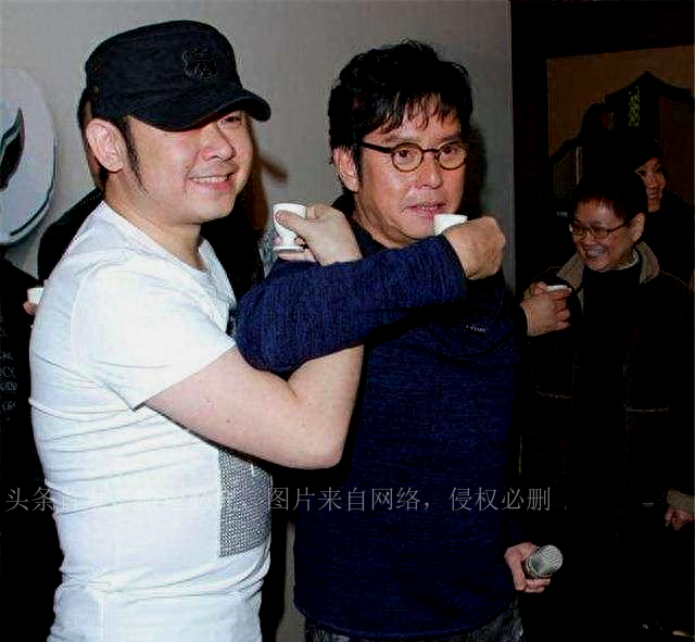 The whole Chinese music scene is "sweared" without any curse words ...