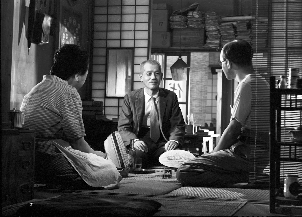 The movie "Tokyo Story" low camera photography conveys Japanese ...