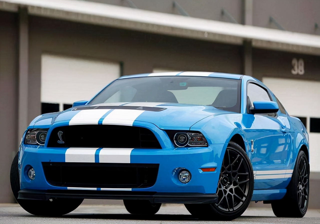 The logo is Cobra, what brand is it? - iNEWS