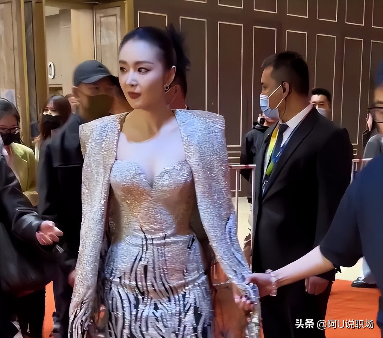 Zhang Songwen is on the hot search again, Zhang Yimou wants to cooperate with Zhang Songwen ...