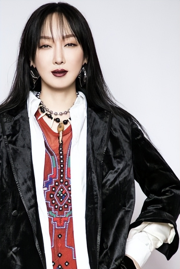 The cruel truth of the entertainment industry is vividly shown in the ...