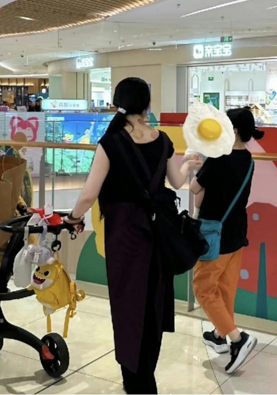 Guo Biting was haggard and was photographed with her baby. Is the fairy ...