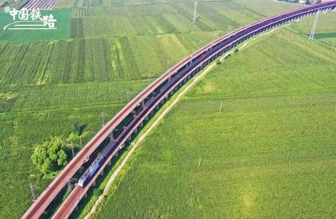 From January to September, the national railway sent 2.921 billion tons ...