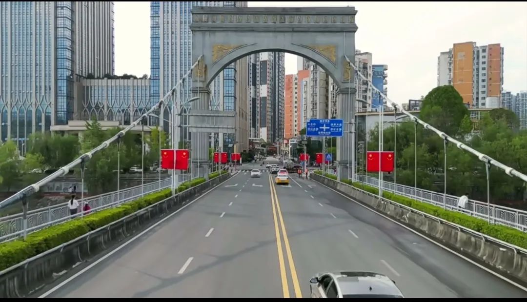 Lichuan, Hubei: The national flag is displayed to celebrate the ...