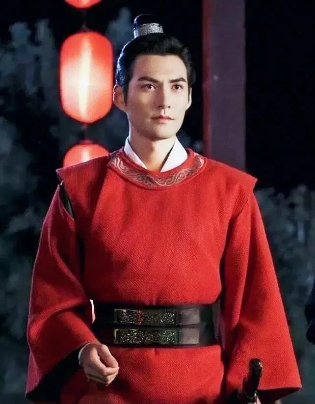 In the past, handsome men in ancient costumes did not need exaggerated ...