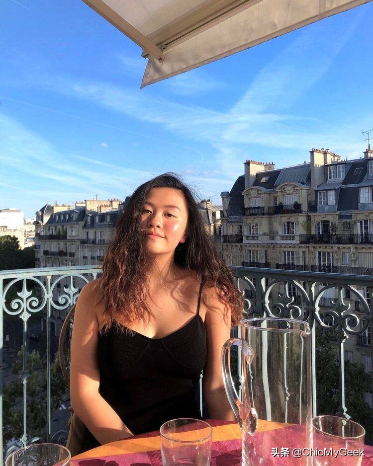 Qiu Shuzhen's second daughter Shen Ri is rarely exposed, her round face ...