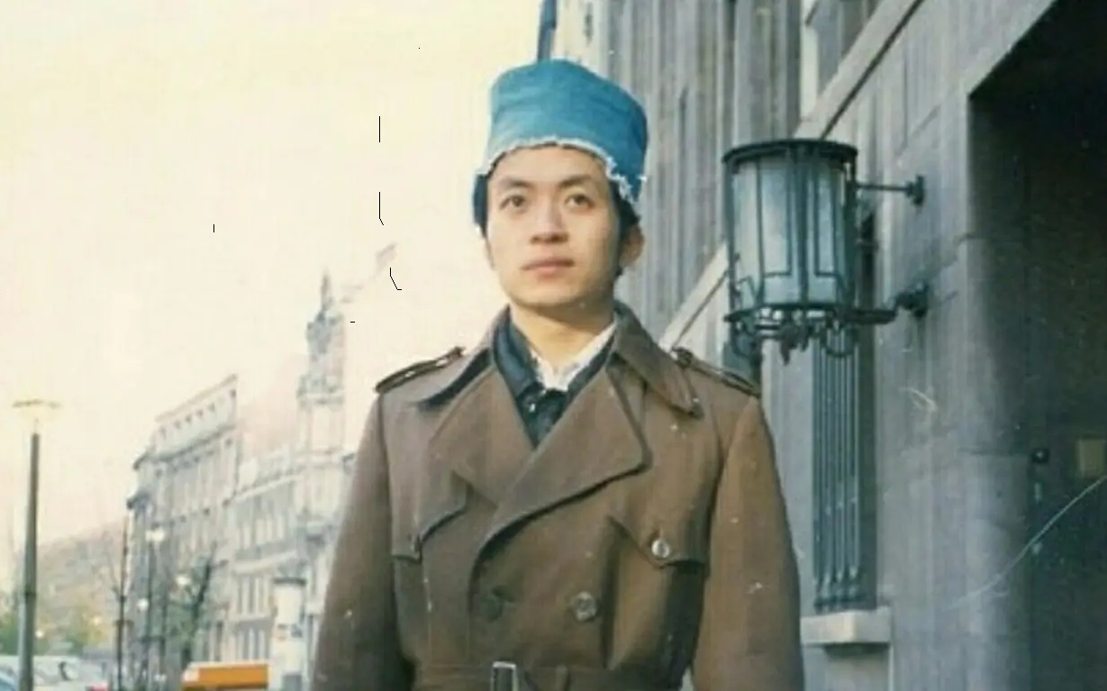 The representative of the Misty Poetry School, a genius poet, Gu Cheng ...