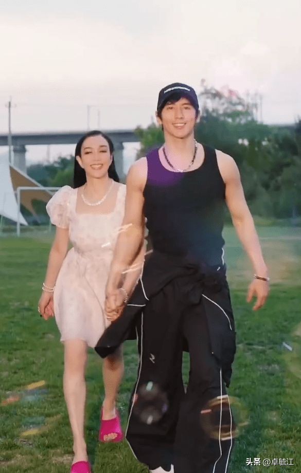 Christy Chung and Zhang Lunshuo shared sweet moments in 520, with deep ...