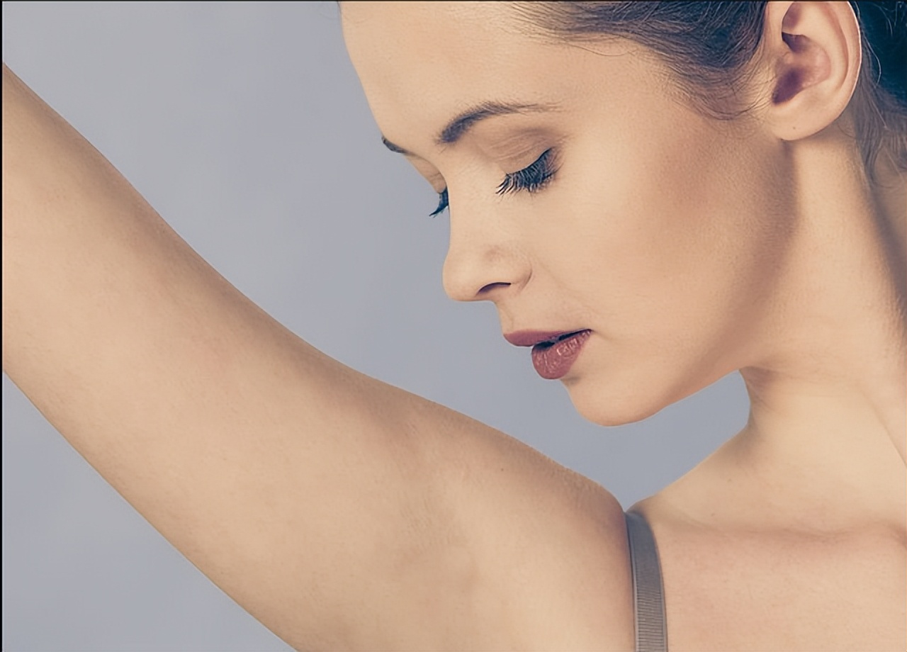 A woman has a small pimple on her armpit, what is it? Don't be shy, get ...