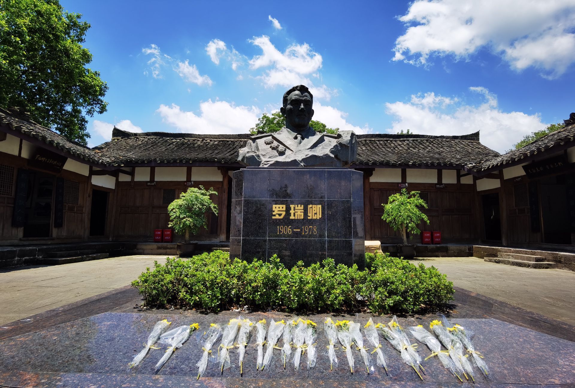 In 1937, Luo Ruiqing went to see a dentist, asked the doctor a question ...