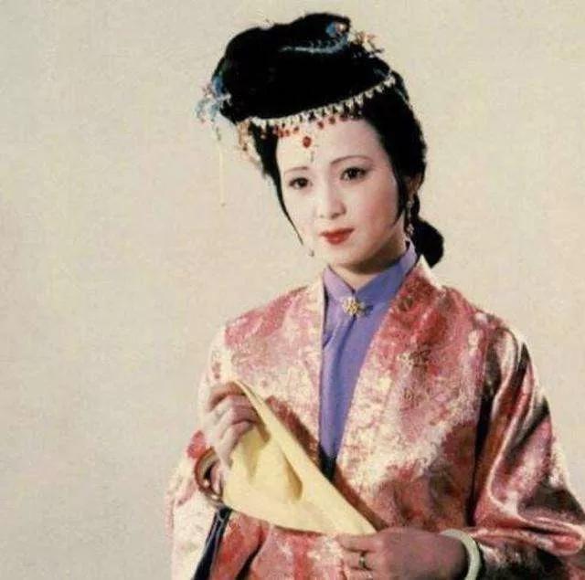Who is Baoyu's enlightener of gender knowledge?Her beauty opened Baoyu ...