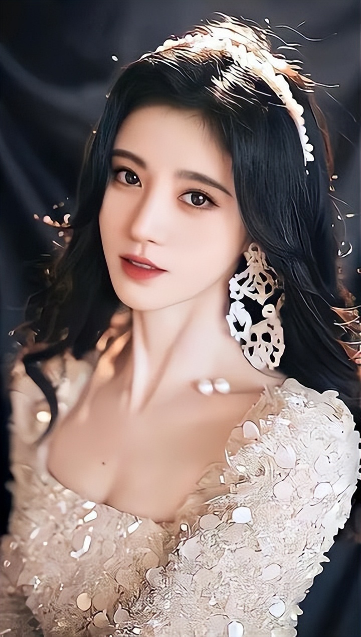 It makes you beautiful but does not make you a god. Ju Jingyi was ...