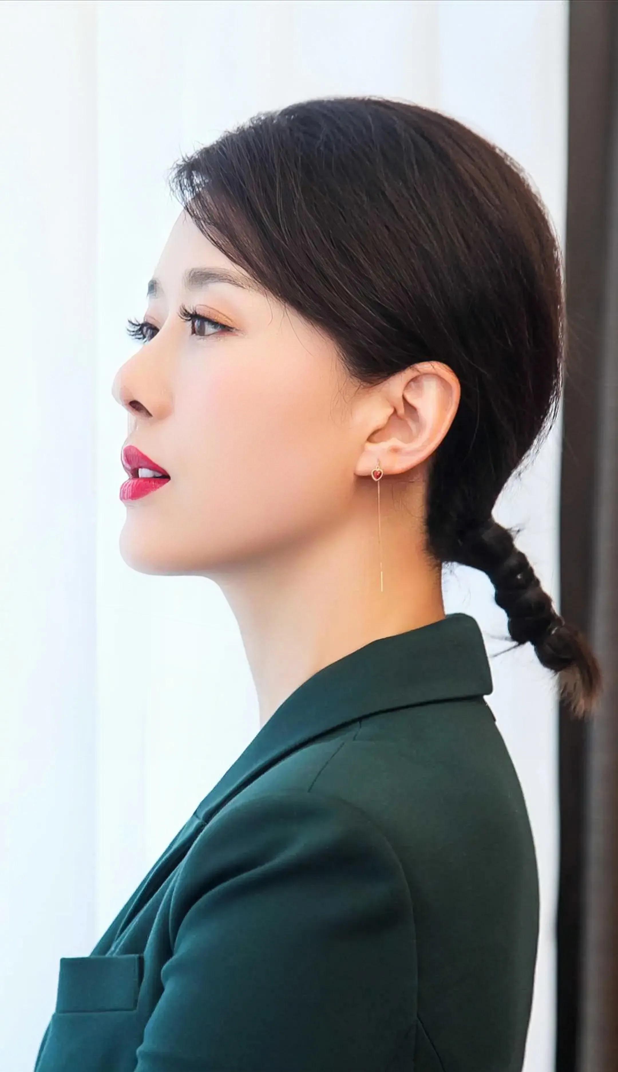 44-year-old Chang'e Yan Dan gave birth to a baby in the morning, and ...