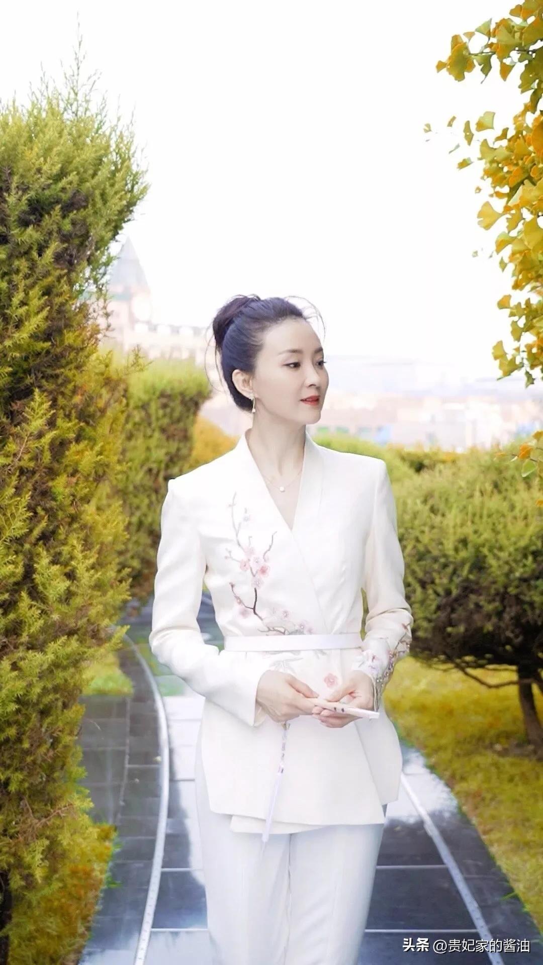 Beautiful, Elegant and Elegant Goddess - Part 1 - iMedia