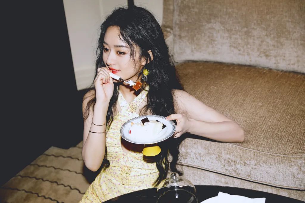 Yu Zheng kneeling and licking Chen Feiyu?Zhao Liying and Feng Shaofeng ...