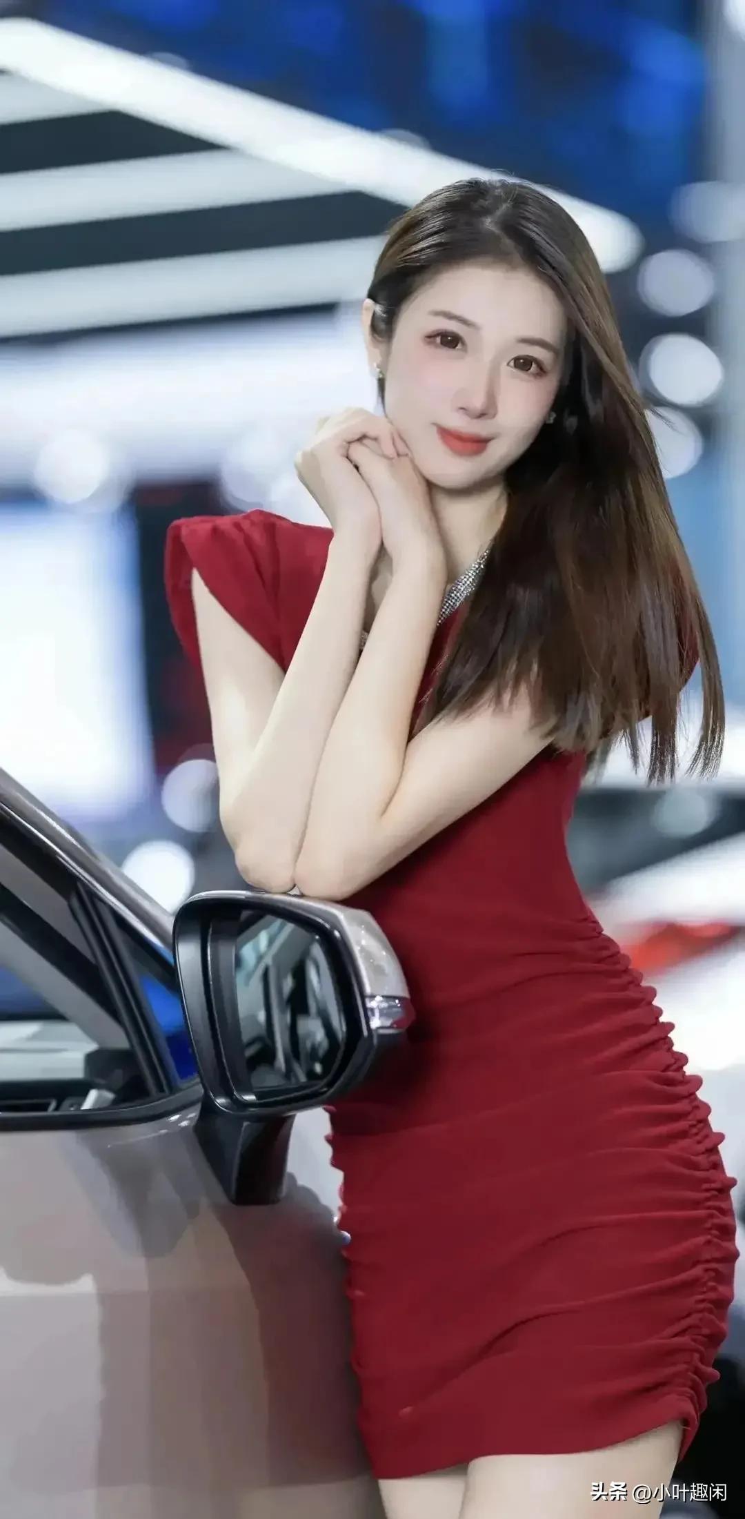 Sexy car models, the most beautiful scenery! - iNEWS
