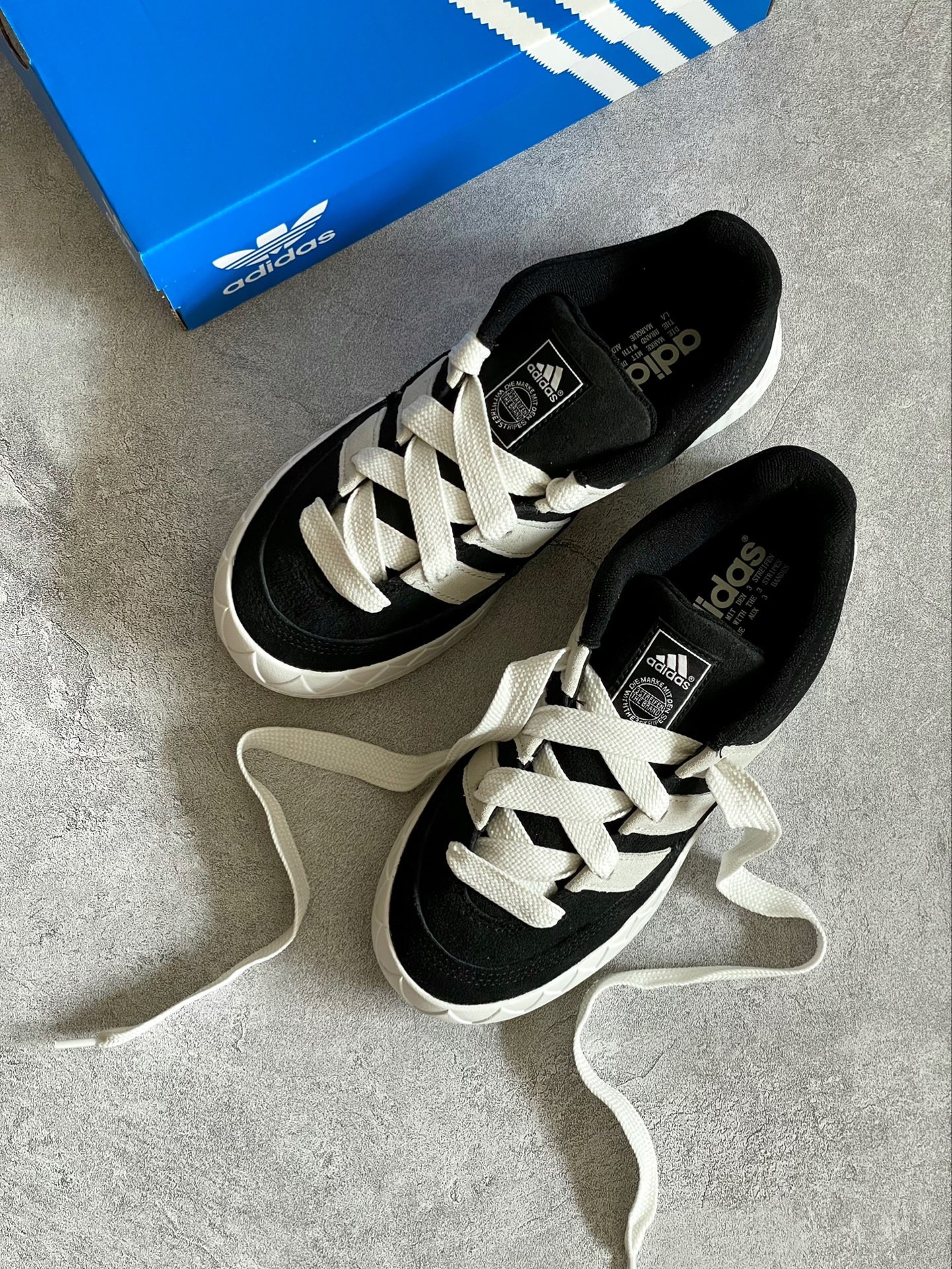 Don't miss the black and white bread shoes - iNEWS
