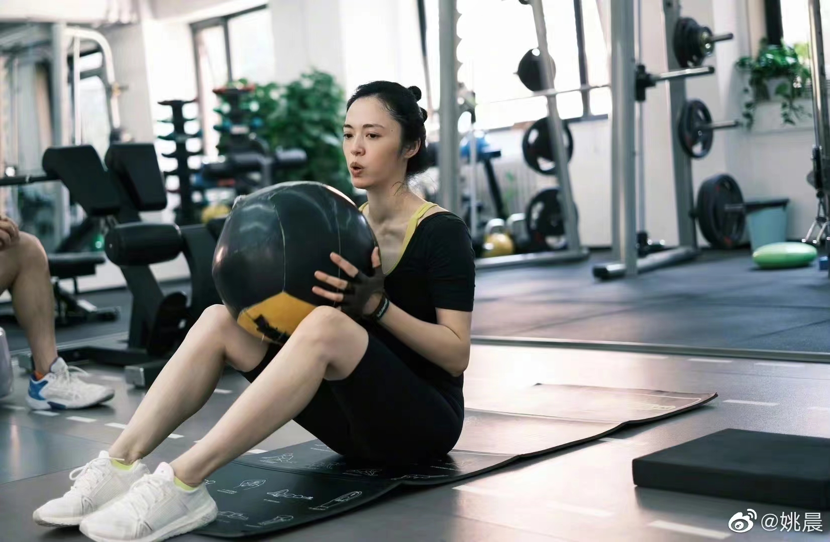 43-year-old Yao Chen shows off his abdominal muscles with no makeup ...