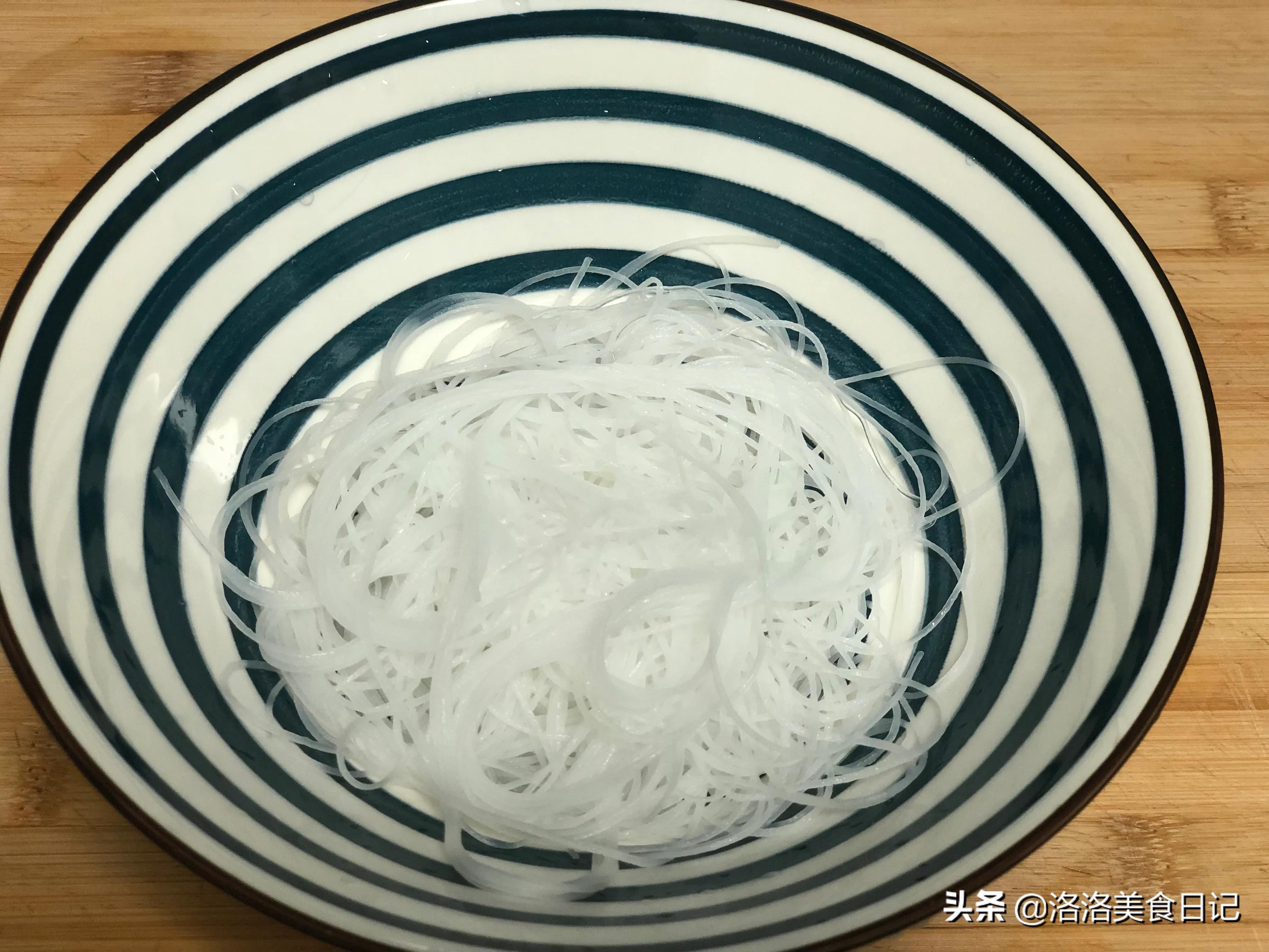 How to make goat blood in powder soup?The chef teaches you the tricks ...