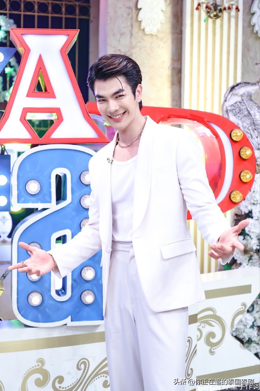 Thailand is fierce! Thai drama idol Zhang Zeyi swallows a live frog on the Mile show: the ...
