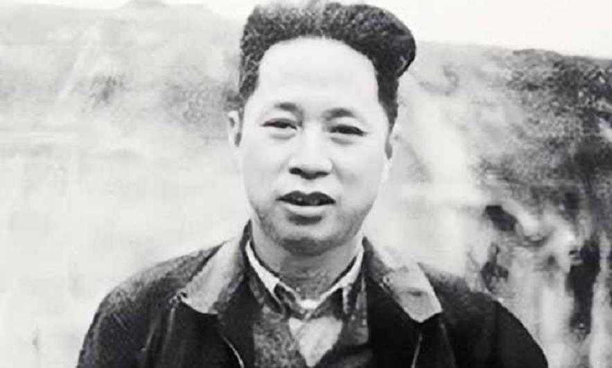 When Ye Ting was killed in 1946, there were three people in the plane ...