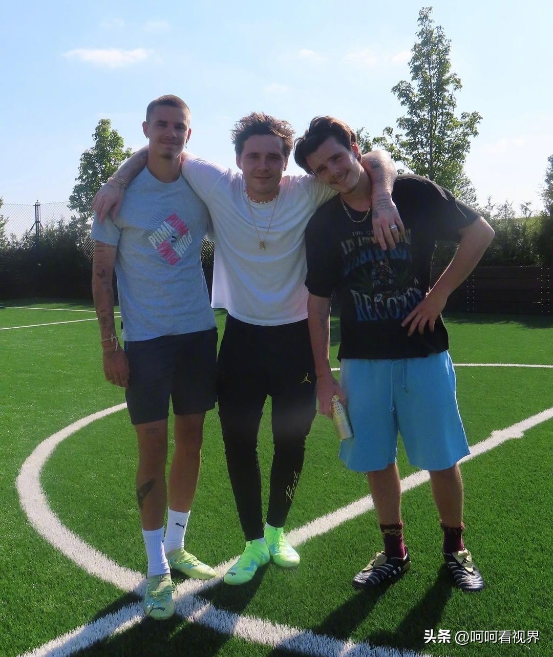 The Beckham family gathered in London, the second child Romeo is the ...