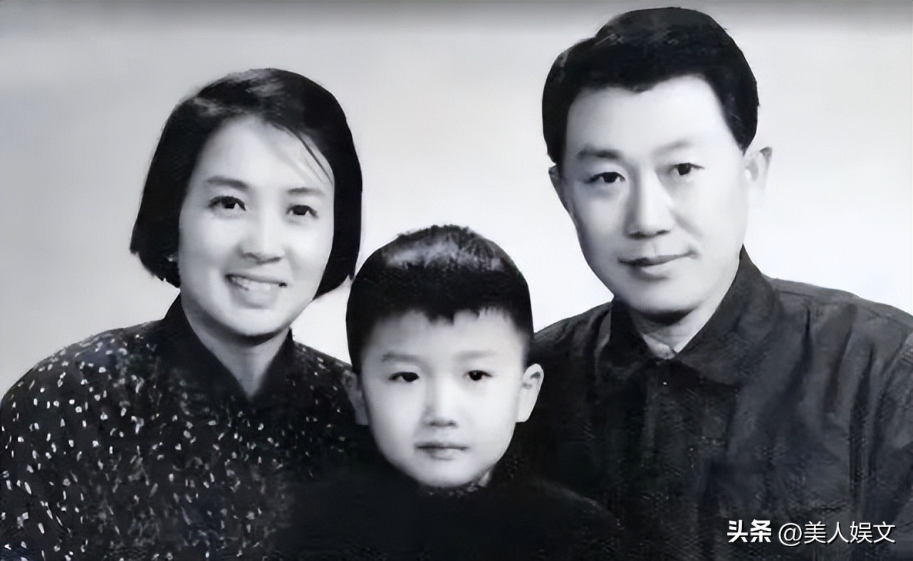 The famous actor Xie Fang's 92-year-old husband Zhang Mu died of ...