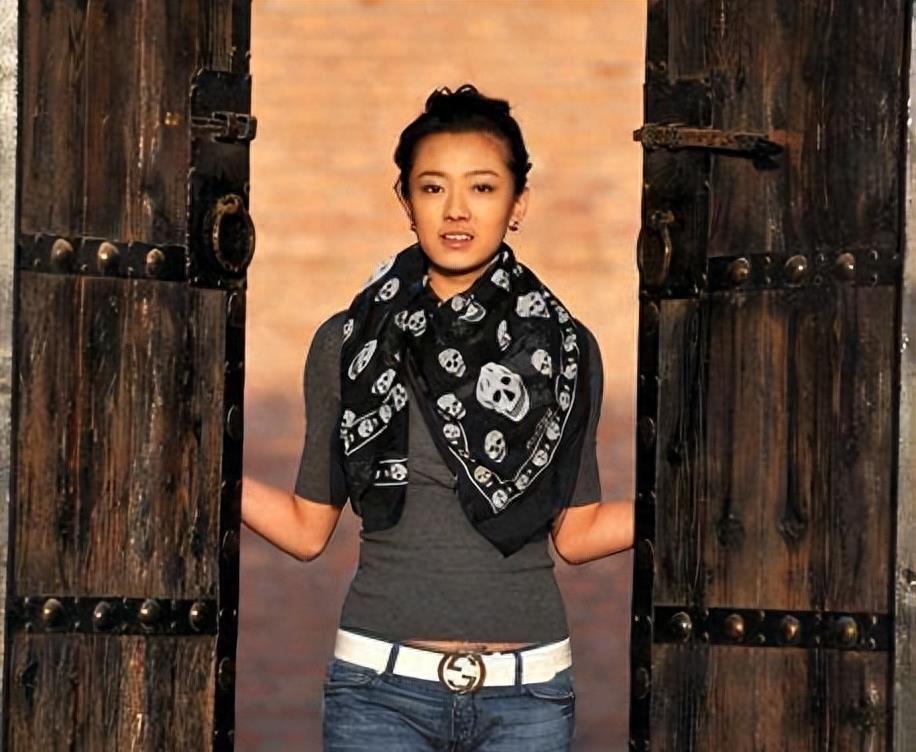 Meng Zhen: She was once the goddaughter of Zhao Benshan. At the peak of ...