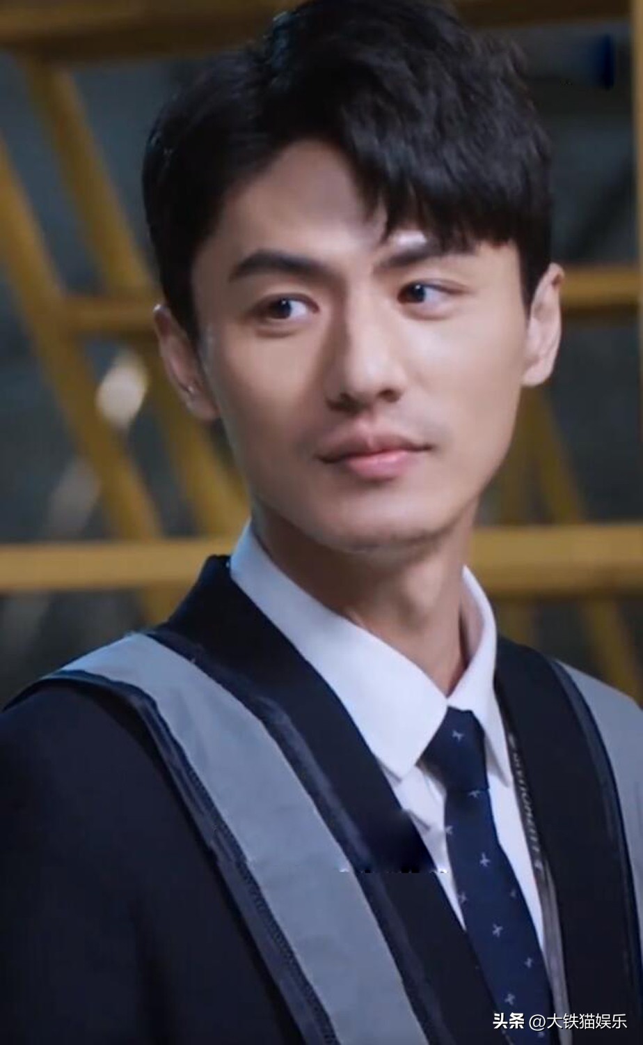 A model transforms into an actor, and only accepts these 5. It's okay ...