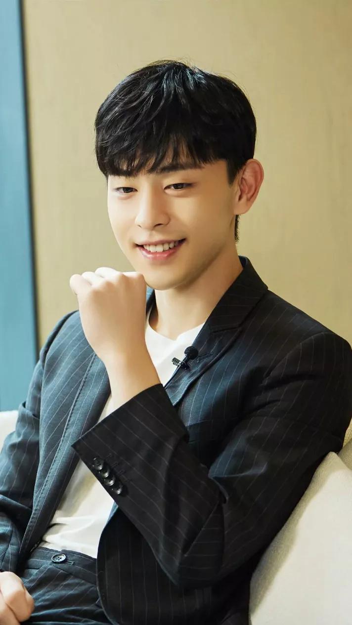 Deng Lun Wallpaper - iNEWS