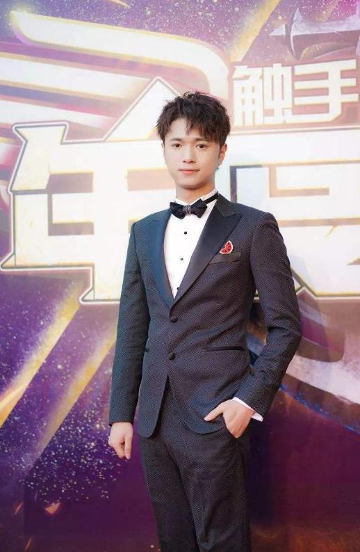 The face value expert Zhang Ren 0 settled in Huya, and the anchors ...