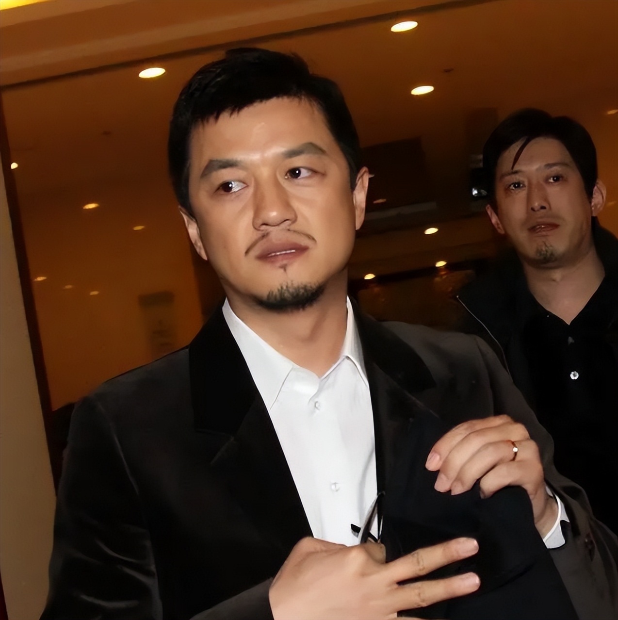 Li Yapeng is on a business trip, Haiha Jin likes to take photos on the ...