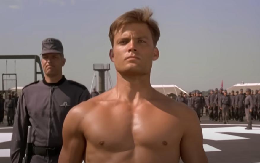 16 Interesting Facts About the Movie 'Starship Troopers' - iNEWS