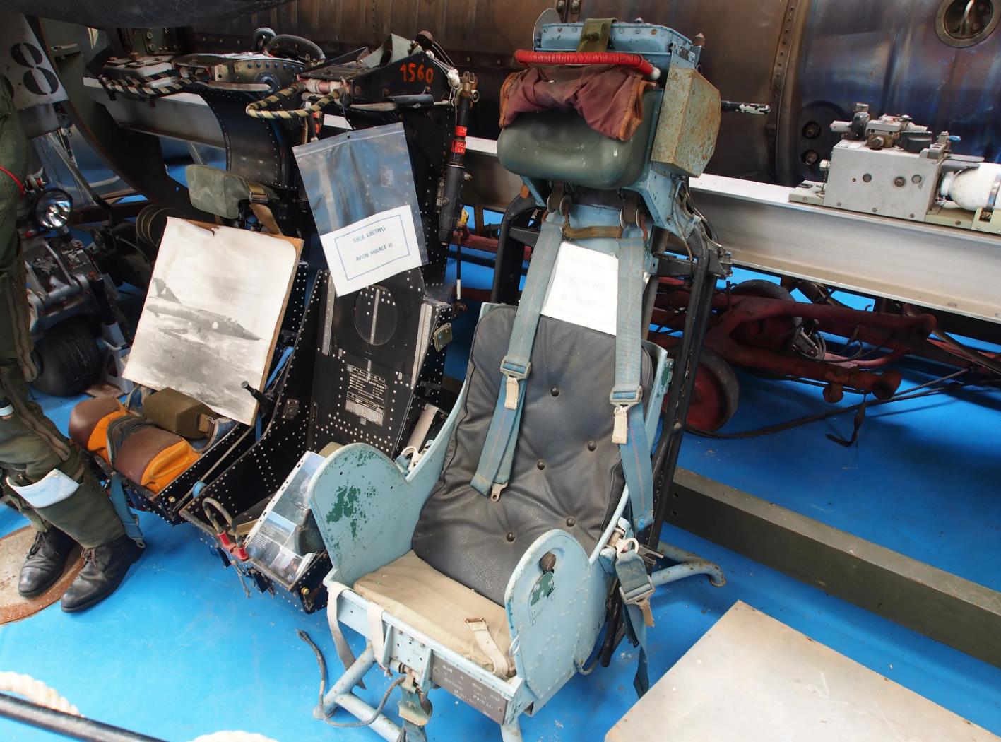 The fighter jet ejection seat has a key role in life-saving. You need ...