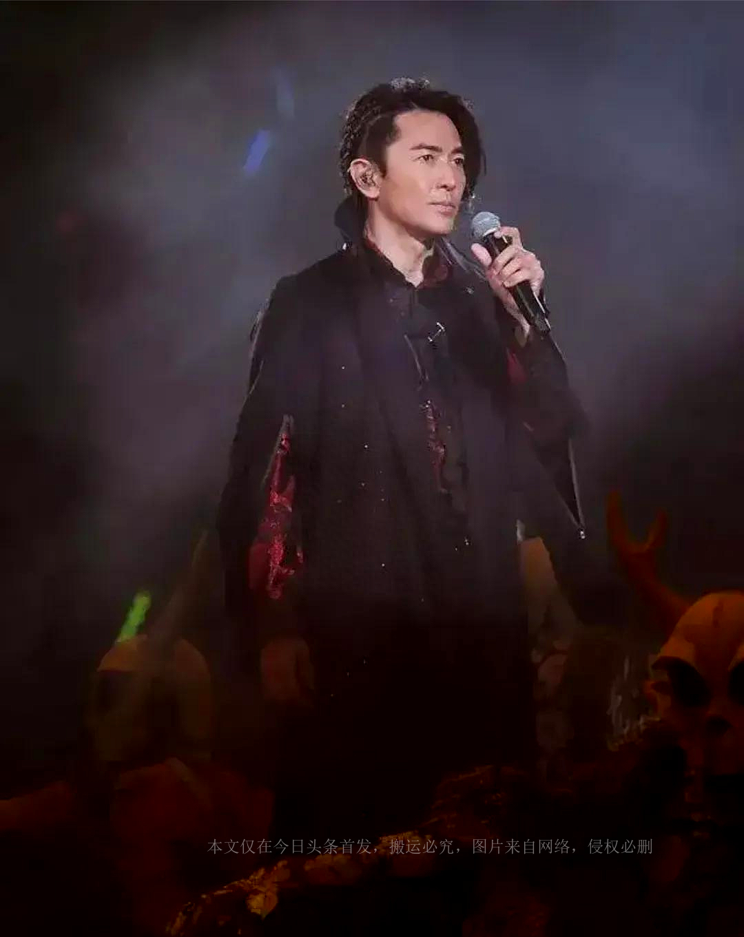 Ekin Cheng held a concert in Macau, and his wife Meng Jiahui helped out ...