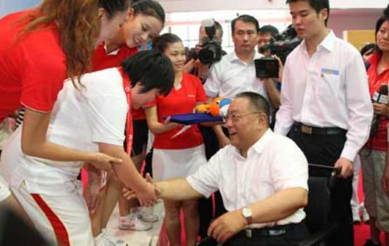 Deng Pufang, the son of Mr. Deng, jumped off a building at Peking ...