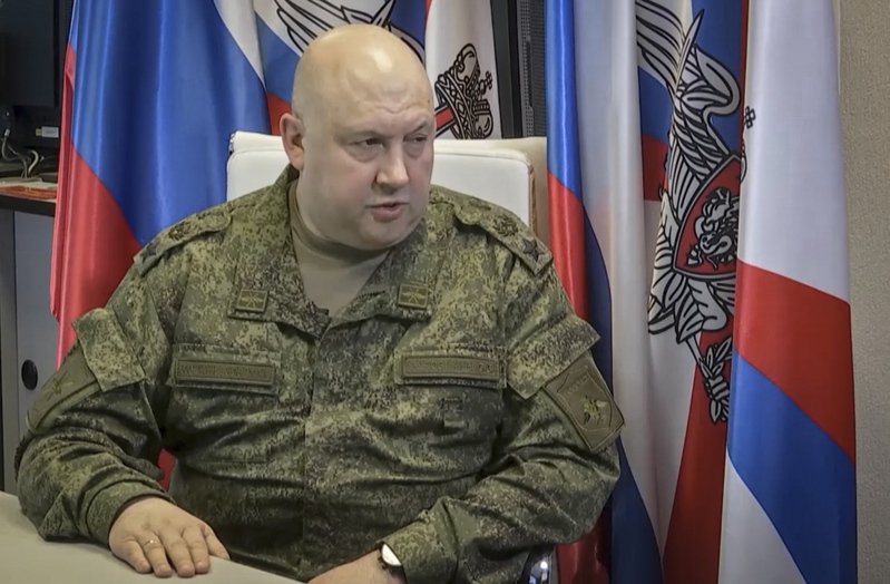 New Russian commander admits war is tight, prepares to evacuate ...