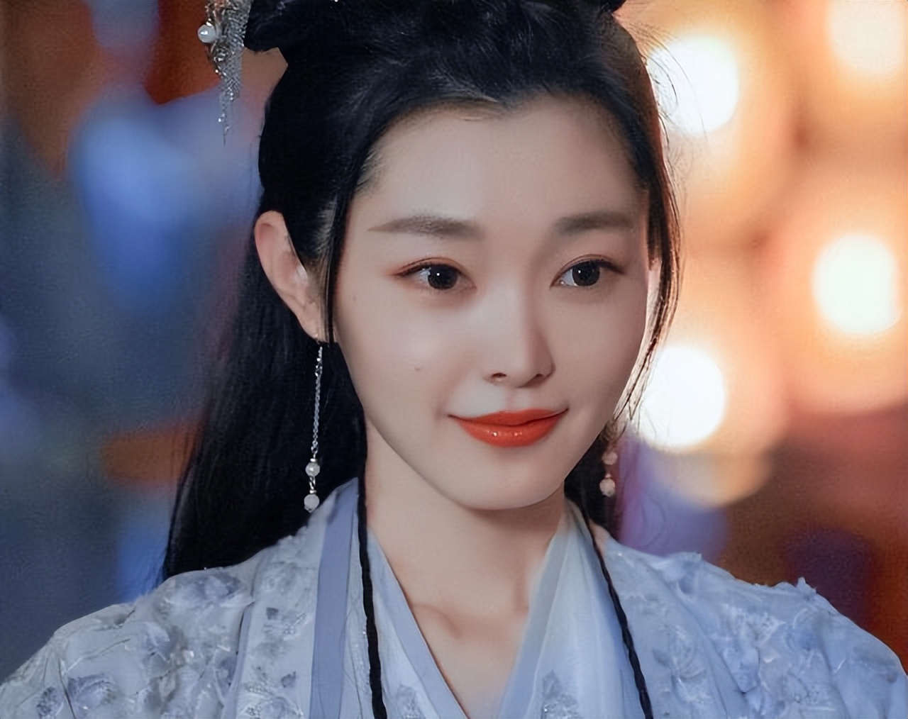 How important is an actress' looks? Just look at Song Yi and Zhao Ziqi in "Long Wind Crossing ...