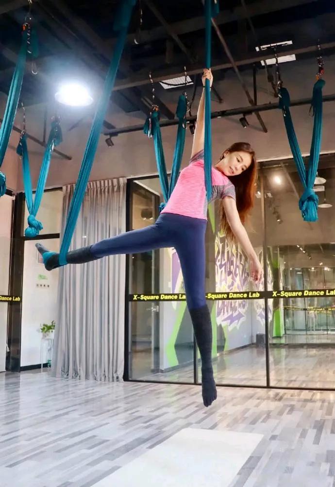 CCTV host Zhu Xun exercises "trapeze" to keep fit and slim! - iMedia