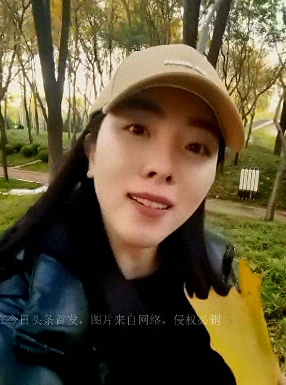 Li Sisi: Smiling at the beginning of winter, talking about future ...