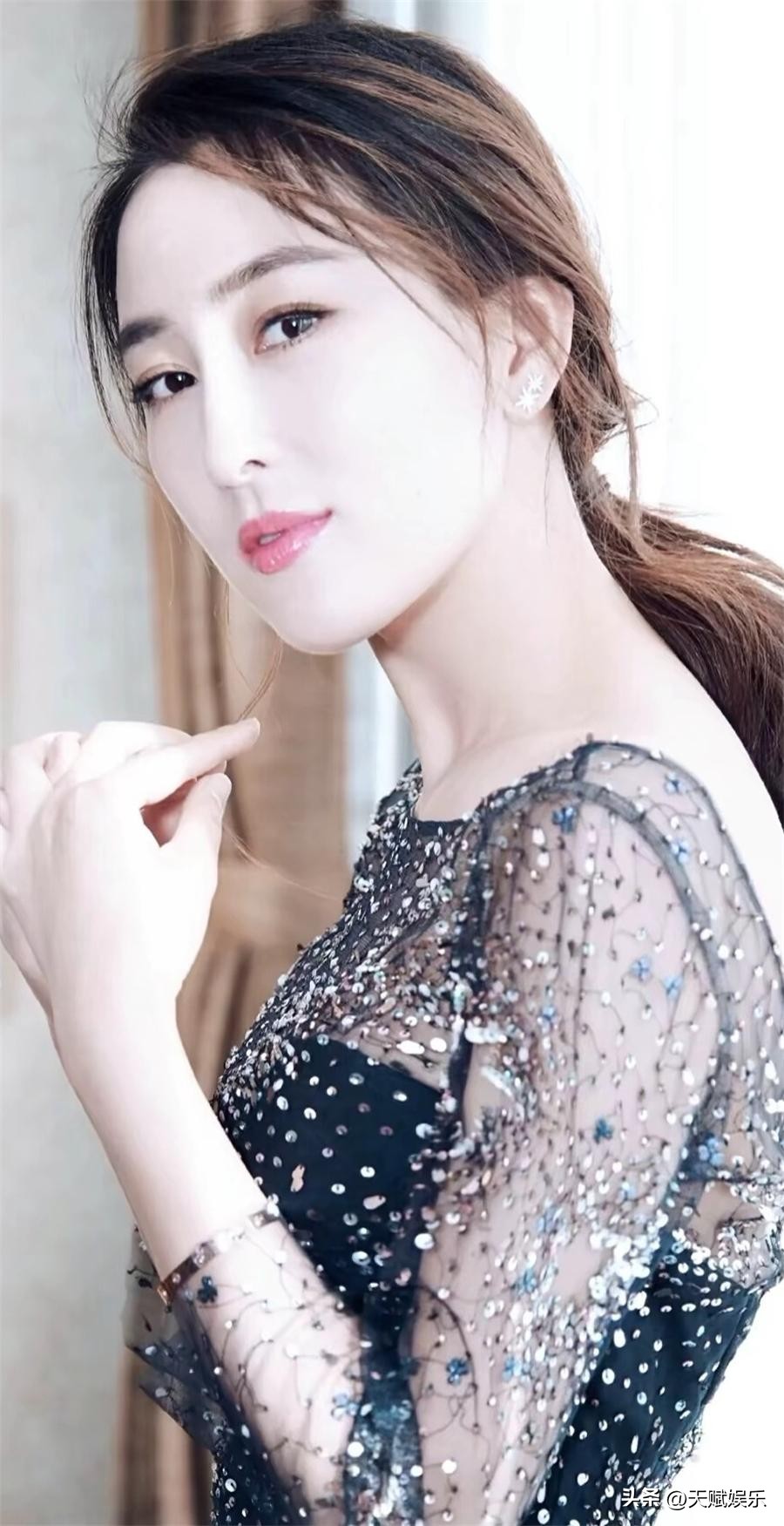 Film and television actress Ma Su photo album (1) - iNEWS