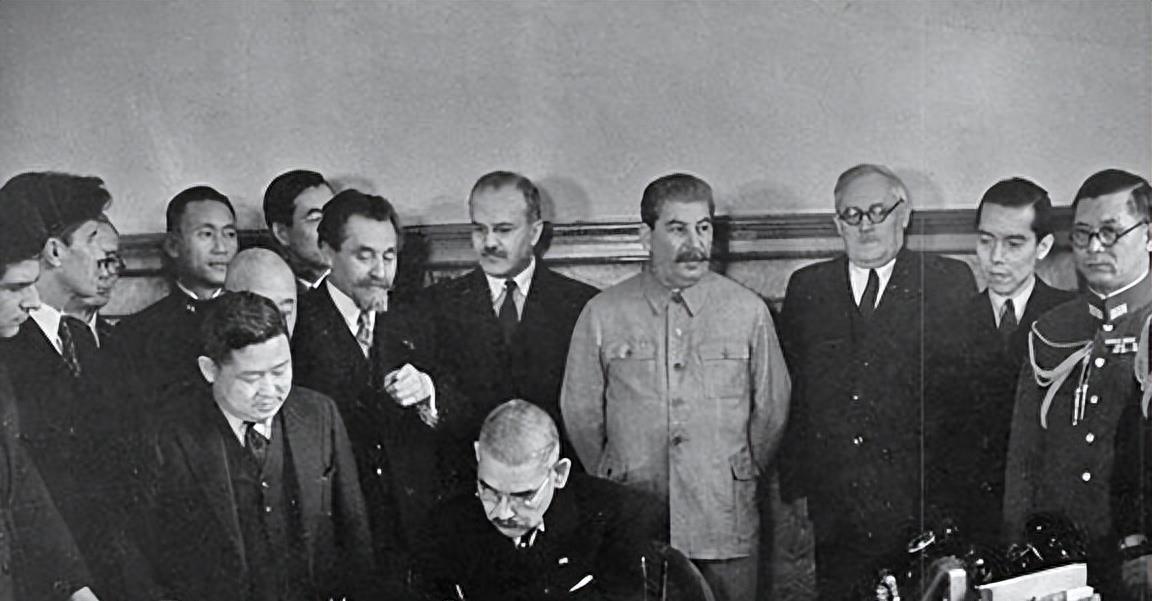 At the Cairo Conference in 1943, Roosevelt wanted to return Vietnam and ...