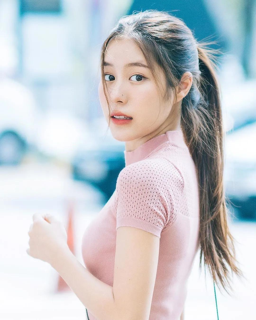 The female stars born in 1999 are beautiful in their own ways. Who do ...