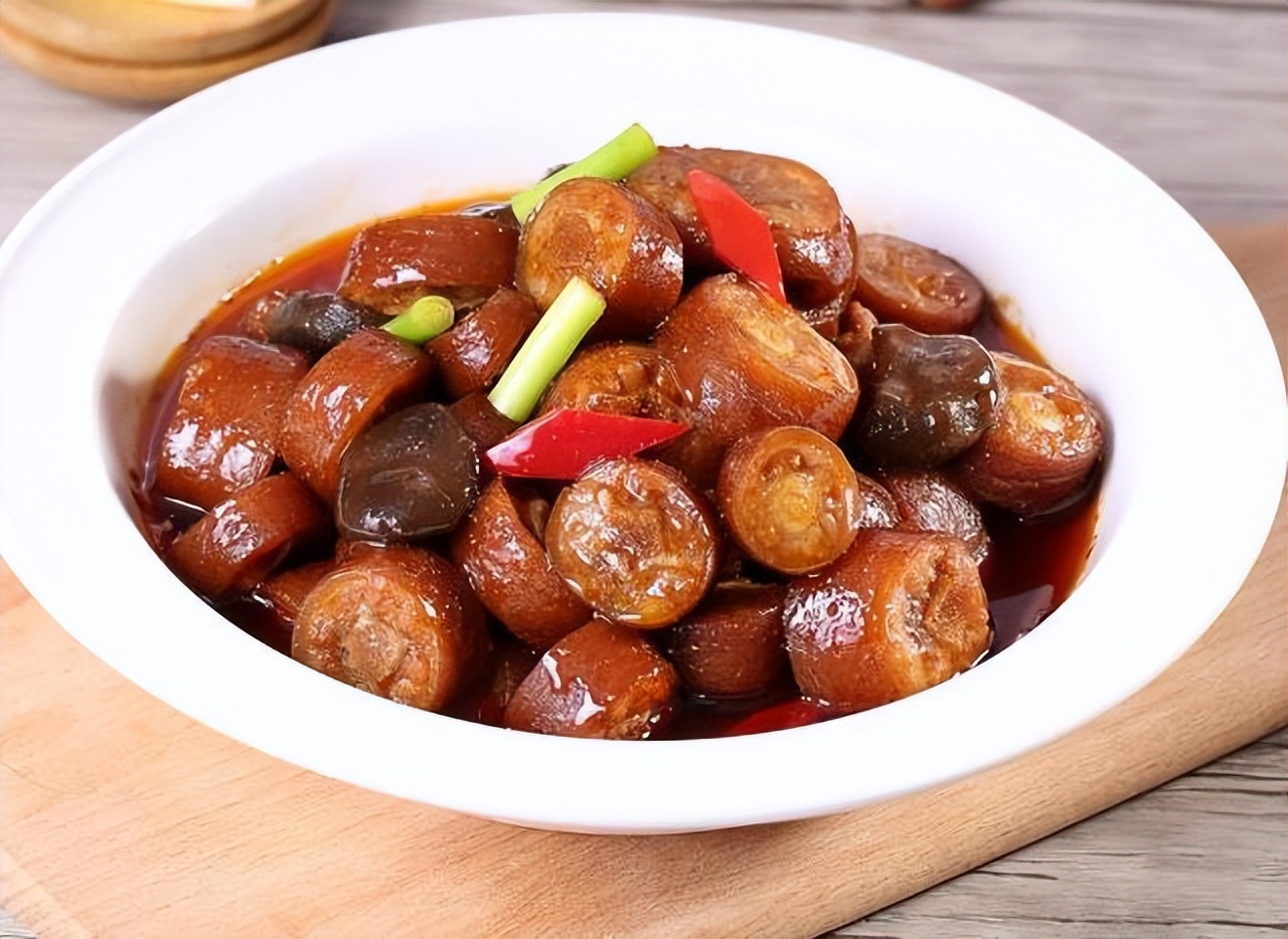 The pig tail is so delicious, soft and not greasy, full of collagen, so ...