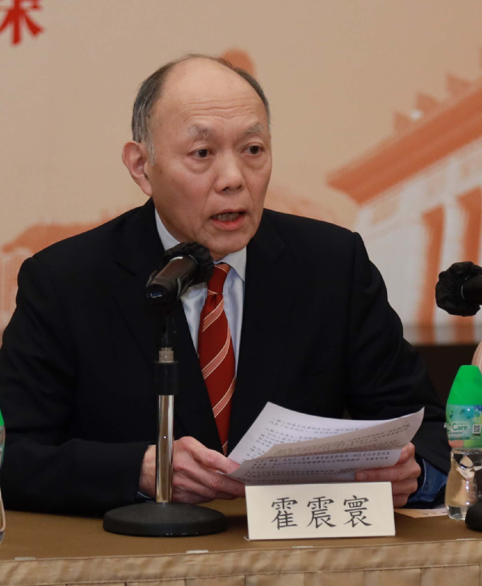 Huo Yingdong's family reunion photos exposed! Huo Qigang sits in the ...