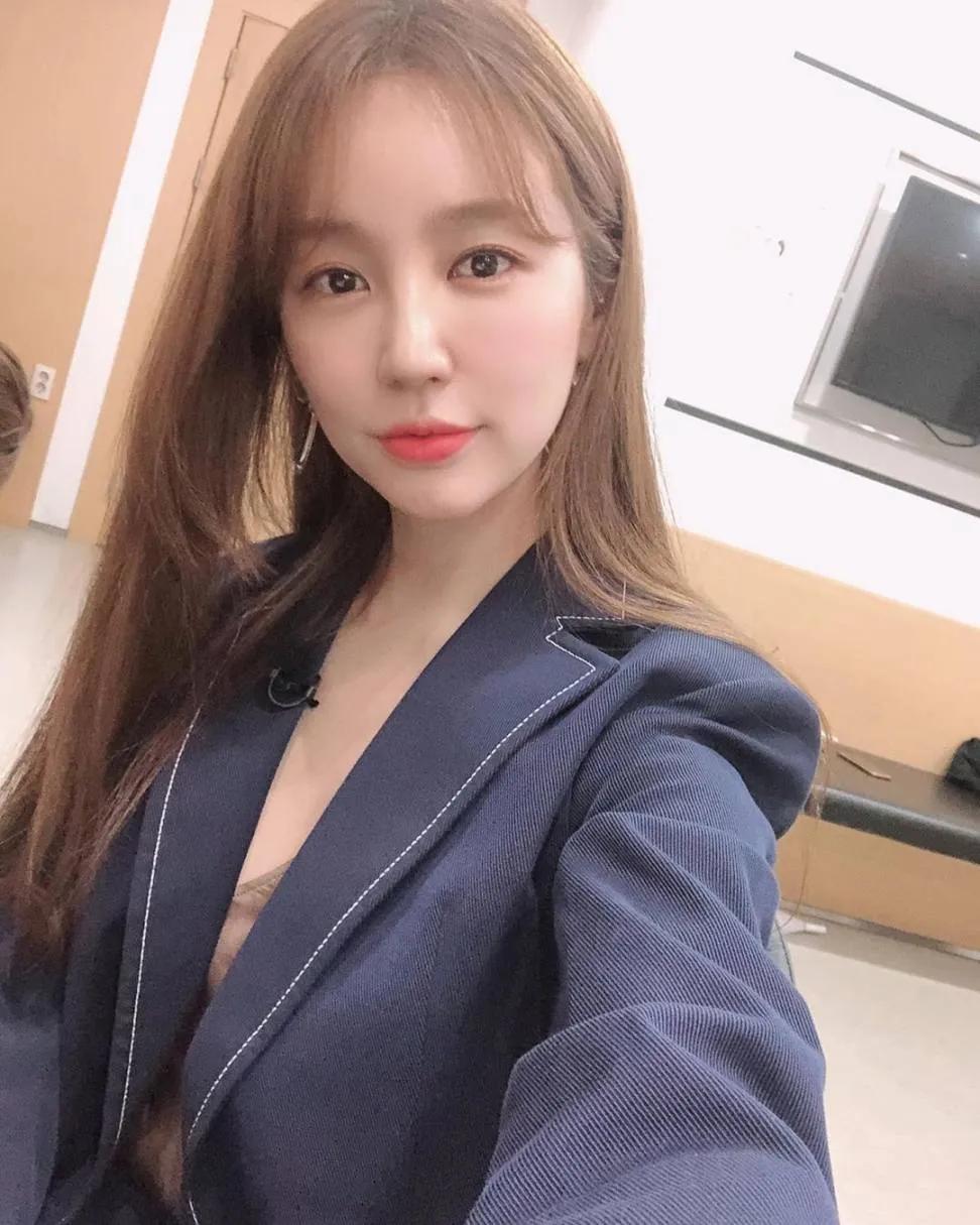 "Of course" Goddess Yoon Eun Hye - iNEWS