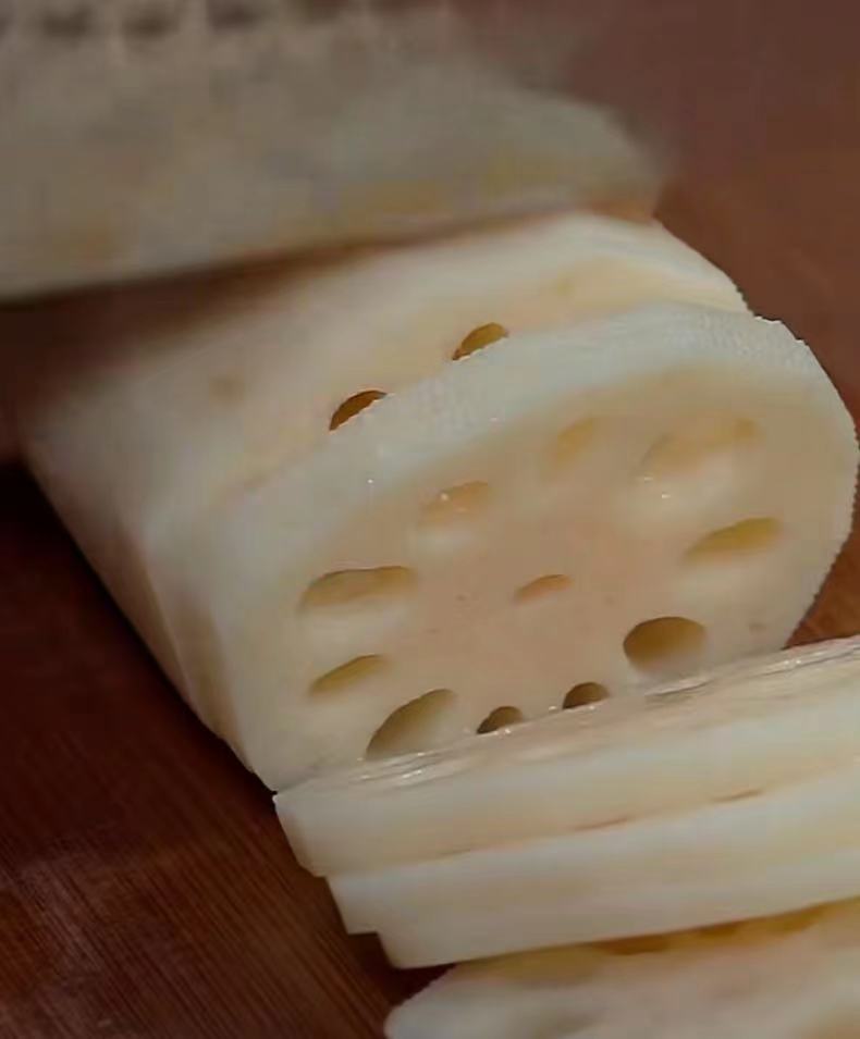 Don't only eat lotus root cold, eat it in a different way, fresh and ...