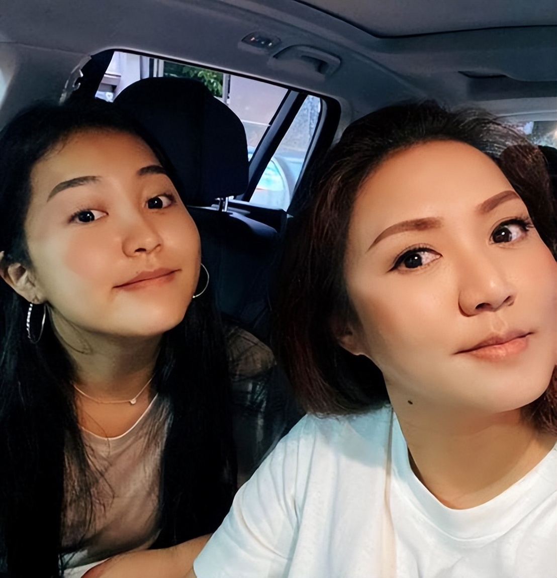 Li Ruien posted a recent photo!Picked up by his 17-year-old son, the 47 ...