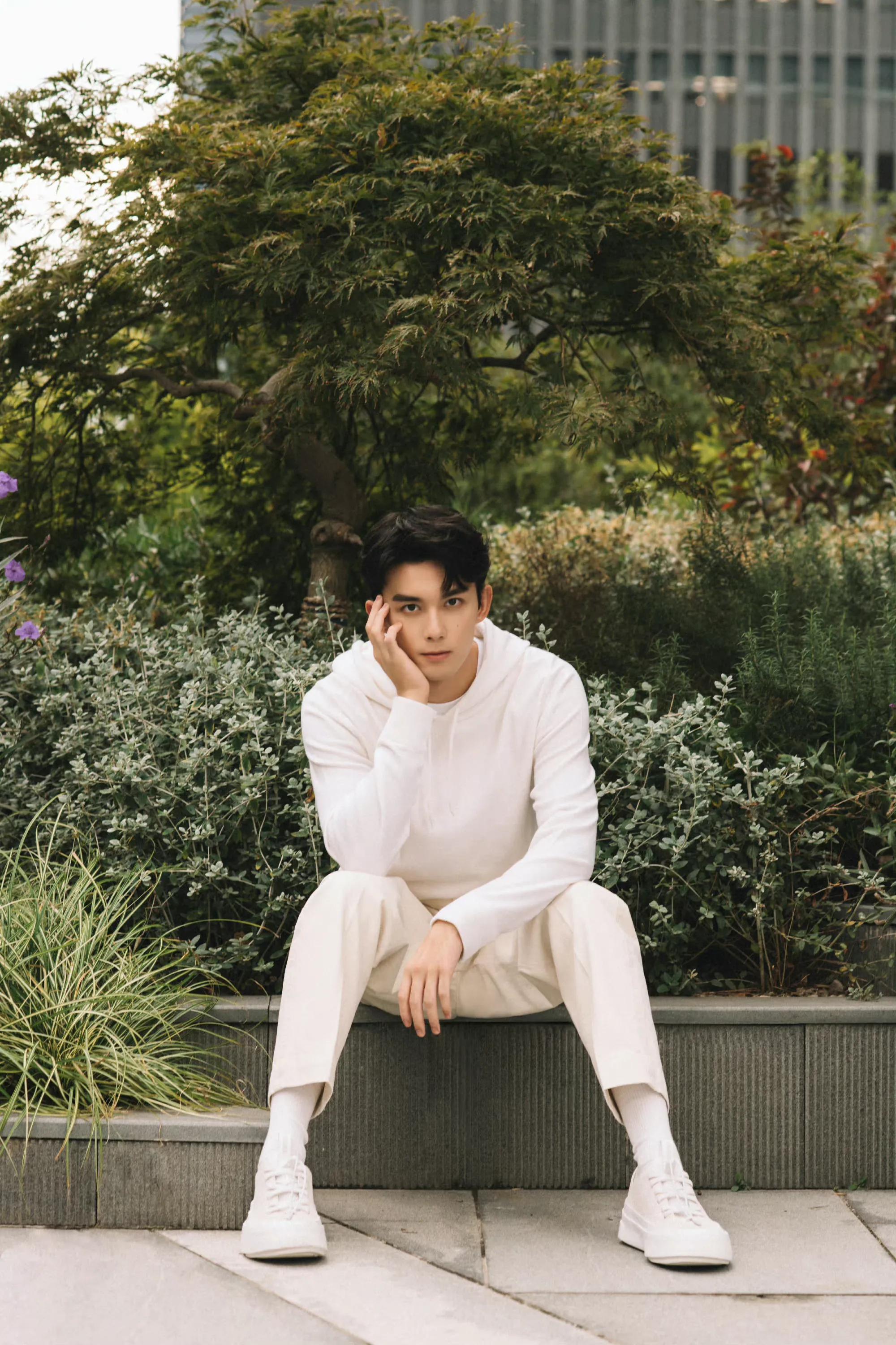 Wu Lei's white sweater photo, pure white, fresh and clean, full of ...