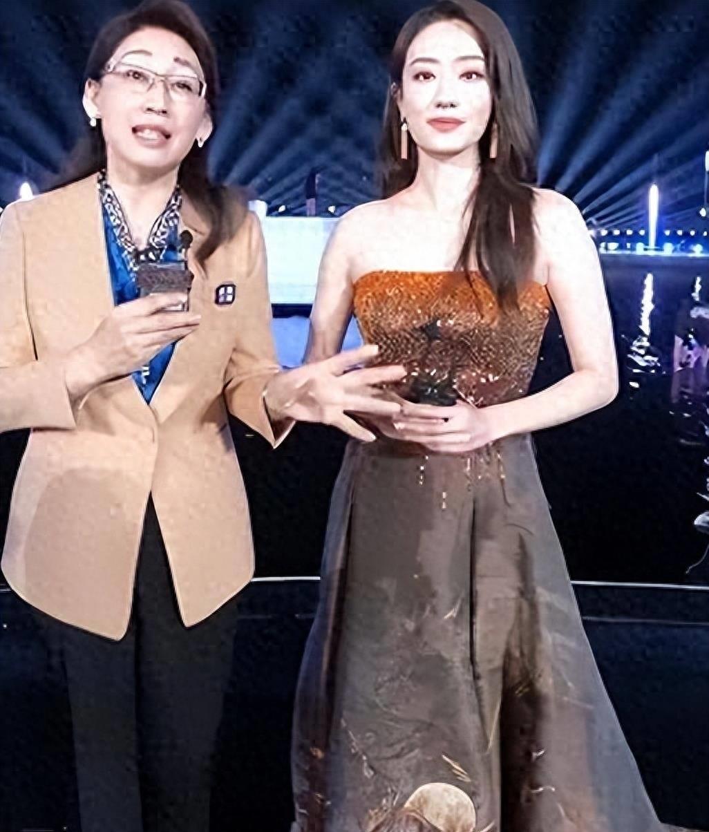 A CCTV Mid-Autumn Festival Gala has a major change of performance lineup. Spring is not far away ...